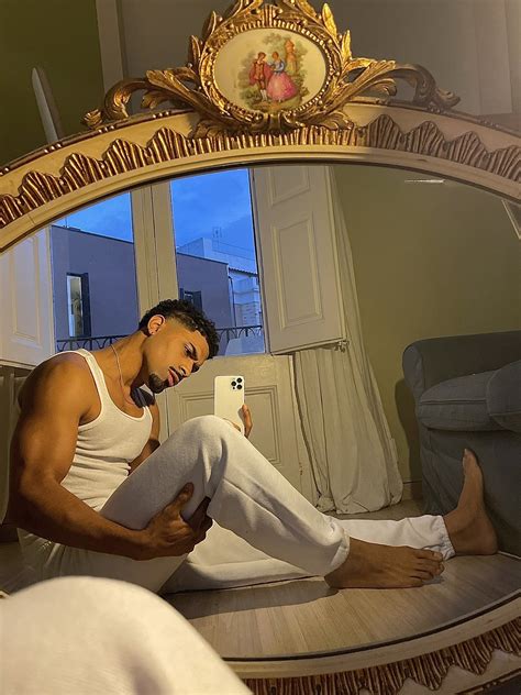 Hugo Almontes Feet