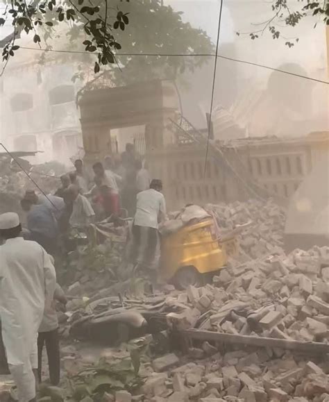 Khit Thit Media ဖားကန့် မြန်မာ့စီးပွားရေးဘဏ် ဗုံးခွဲခံရပြီး ရဲနှင့်စစ်သား ၅ ဦးဒဏ်ရာရ၊ သထုံတွင