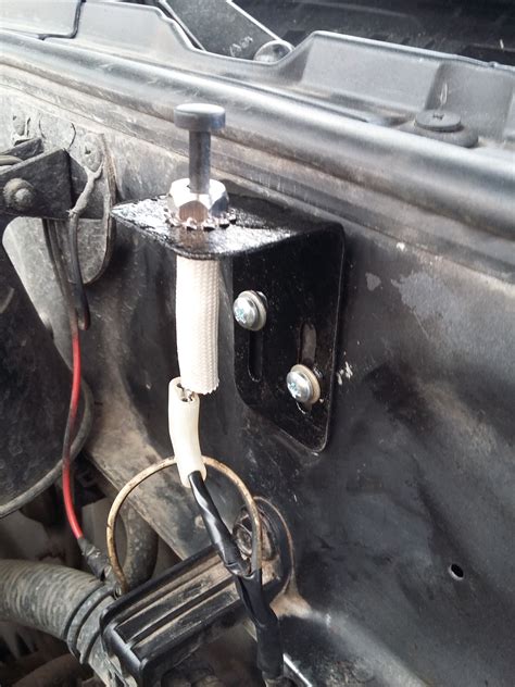 Привел в порядок концевик сигнализации капота. — Hyundai Accent (2G), 1 ...