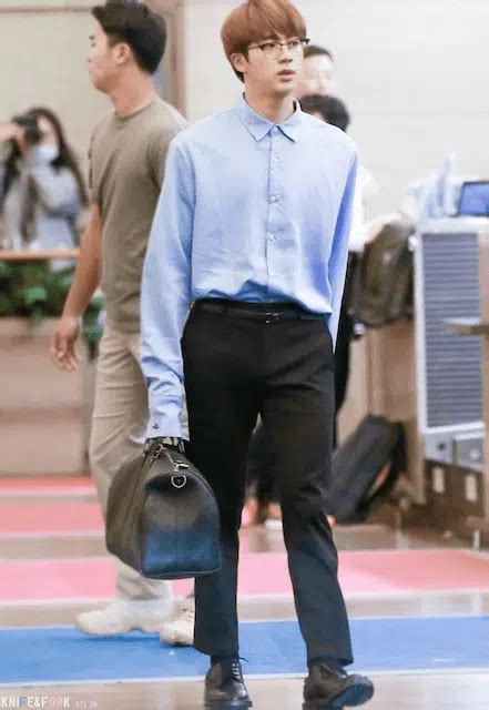 لباس پوشیدن به سبک بی تی اس فروشگاه اینترنتی فیوشکا