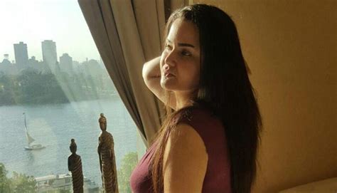 سما المصرى تفاجئ جمهورها بصور أكثر جراءة على حسابها الجديد على