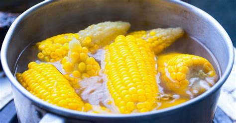Как быстро сварить кукурузу без утомительной варки в кастрюле