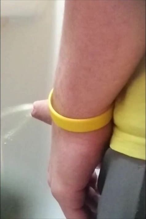 Juicy Uncut Piss Urinal Spycam