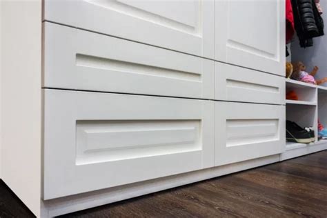 Белый шкаф в прихожую на заказ в Гродно