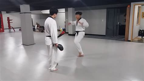 태권도 발차기연습 연속차기스피드발차기 Youtube
