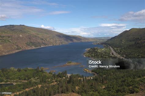 오레곤 주 멀트노마 폭포 주에서 바라보는 컬럼비아 강 84번 주 간 고속도로에 대한 스톡 사진 및 기타 이미지 Istock