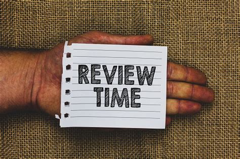 필기 텍스트 검토 시간을 쓰기입니다 상황이 나 시스템을 사람들이 기관 남자 손 잡고 조각 노트북 종이 황 마 배경 통신 아이디어에 의해 그것의 공식적인 시험 의미 하는 개념