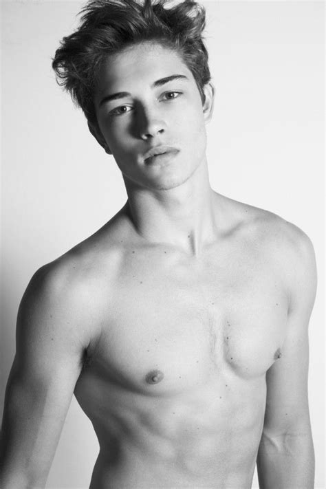 Twink R Gayeyebleach