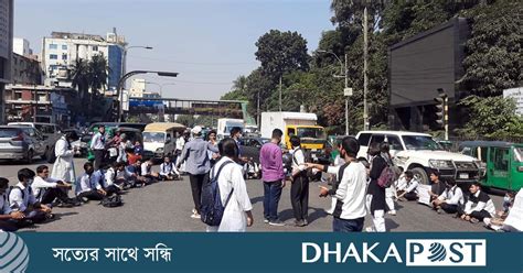 নিরাপদ সড়কের দাবিতে শিক্ষার্থীদের ধানমন্ডি ২৭ অবরোধ