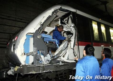 2009年12月22日上海地铁1号线发生两辆地铁相撞事故 历史上的今天