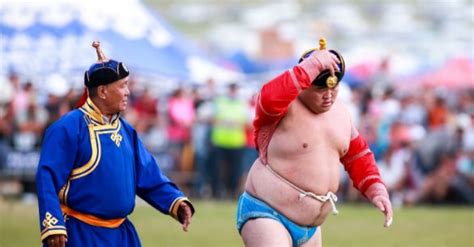 Үндсэн хуулийн өдөрт зориулсан барилдаанд аварга П Бүрэнтөгс арслан Э Оюунболд нарын 139 бөх