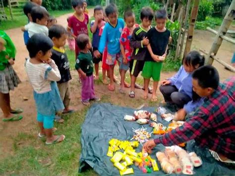 ဒီးမော့ဆိုမြို့နယ်ရှိ စစ်ဘေးရှောင် ပြည်သူများကို အစားအသောက်များ ကျွေးမွေး လှူဒါန်း Khit Thit Media