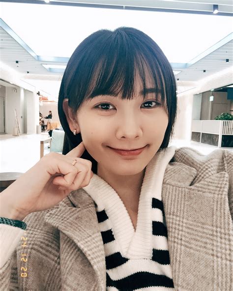 小葵 Xiaokui 聖誕節倒數計時～～ 注意 有人解凍中 辣個女人要來了🤣 身上的台北小孩帽t也在努力製作中 敬請期待⁎⁍̴̛ᴗ⁍̴̛