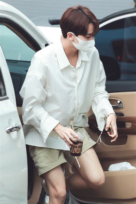 on Twitter 윤저씨 이러고 출근하는데 회사에서 나 이대리님이랑 깔깔거리면서 나오고 있는거 보고 벌써 지대짱나심 https t co WrZo DRzhZ