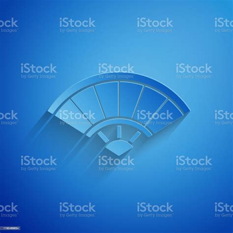 종이 잘라 전통적인 종이 중국어 또는 일본어 접이식 팬 아이콘 파란색 배경에 격리 종이 아트 스타일입니다 벡터 일러스트레이션 0명에 대한 스톡 벡터 아트 및 기타 이미지