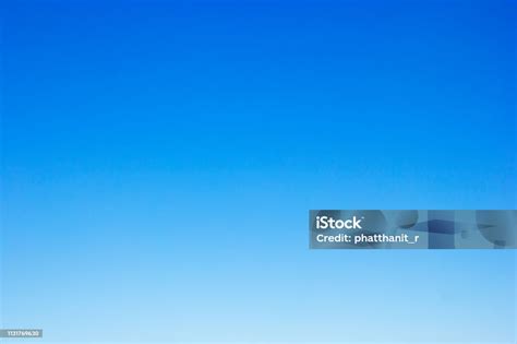 명확한 푸른 하늘 배경과 디자인을 위한 빈 공간 구름 없음 0명에 대한 스톡 사진 및 기타 이미지 0명 기후 묘사 날씨 Istock
