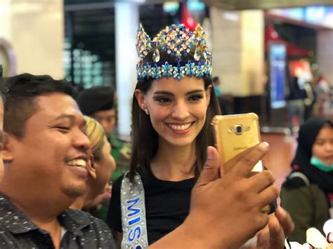 Tiba Di Indonesia Miss World 2018 Vanessa Ponce Ditodong Selfie