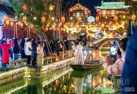 江苏宿迁乡村夜色美 春节年味浓 人民图片网