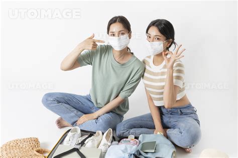 바캉스 여행준비마스크 쓰고있는 사진 이미지 유토이미지 상세페이지 베이직샵 사진 22136282