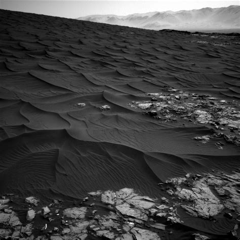 Mars Rover Snaps Pictures Of Giant Dark Sand Dunes Rspace
