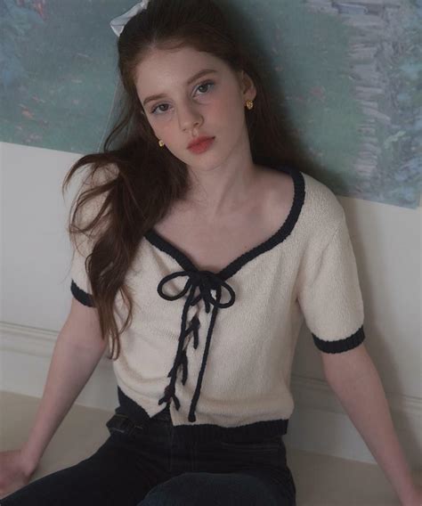 튤립 라인 아일렛 가디건 크림 하고