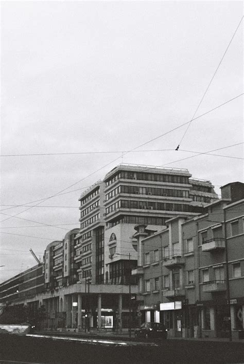 35mm 35mm 카메라 35mm 필름 Bw Bw 사진 Bw 영화 가벼운 거리 거리 사진 건물 건설 건축