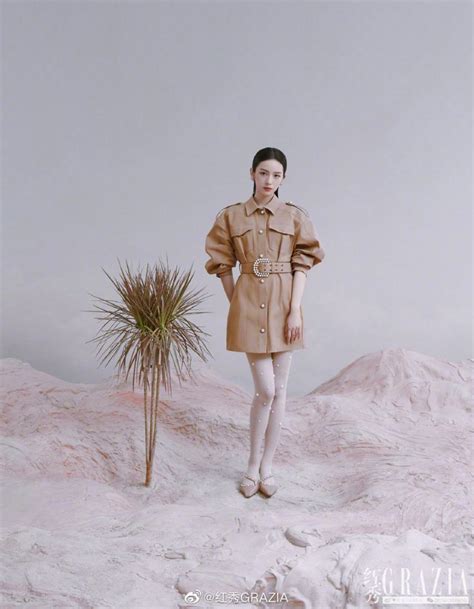 Actress Zhou Ye Poses For Photo Shoot China Entertainment News Poses For Photos Actresses