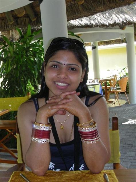 Beauty Indian Girls Cute South Indian Bhabhi On Honeymoon
