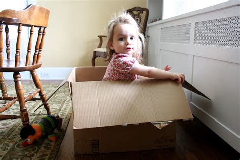 La Famiglia Plenty Of Fun With A Cardboard Box