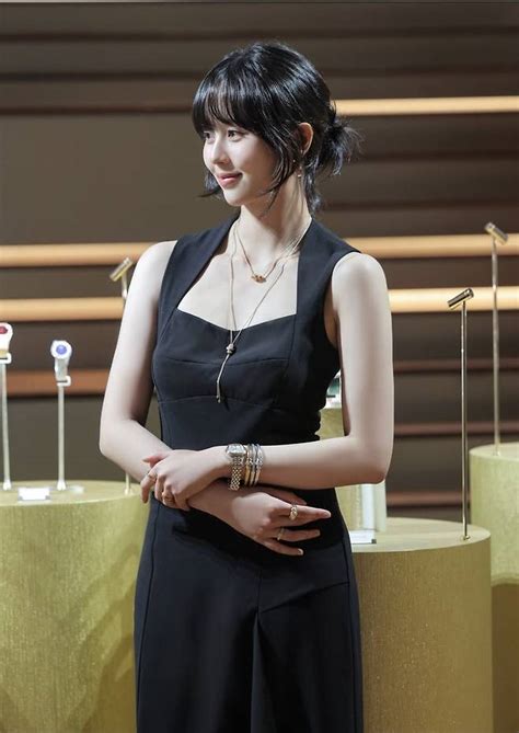 ‘리틀 손예진 불렸던 그 소녀 한층 성숙해진 완성형 미모 여배우 단아한 올블랙룩 스타와 패션