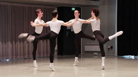Cours De Danse Classique Garçons 1 Adage Pirouettes Sauts Conservatoire De Paris Ballet