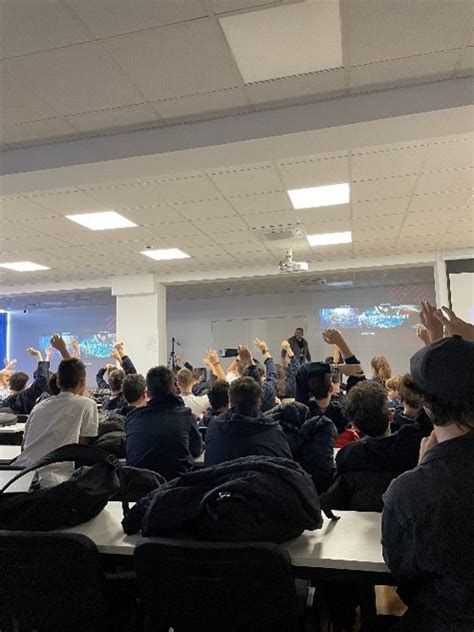 Как СофтУни БУДИТЕЛ подготвя специалистите на бъдещето СофтУни БУДИТЕЛ