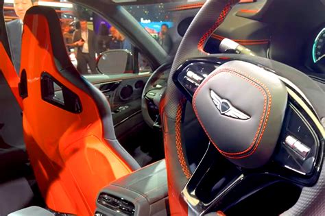 사진보다 두껍고 좋은데 딱 이거 하나 아쉽네실물로 본 제네시스 Gv80 쿠페 콘셉트 사진보다 두껍고 좋은데 딱 이거 하나 아쉽네실물로 본 제네시스 Gv80 쿠페 콘셉트