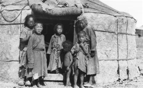 Ардын засгаас өмнөх ард түмний аж байдал