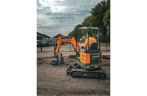 Develon Electric Powered Mini Excavator Lectura Press