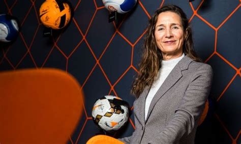 Knvb Wil Emir Van Qatar Niet Provoceren Speldje Chiquer Dan Onelove Band