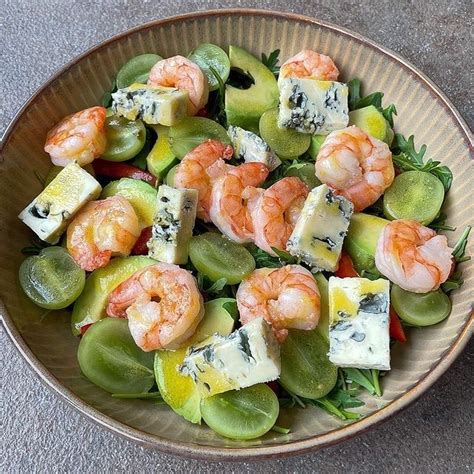 ПП РЕЦЕПТЫ в Instagram: «Салат с креветками, сыром и виноградом 🍇 от ...