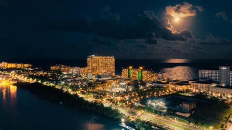 메가 푸엔테 첫날 동안 관광객들이 멕시코 해변을 몰고 있습니다 Infobae