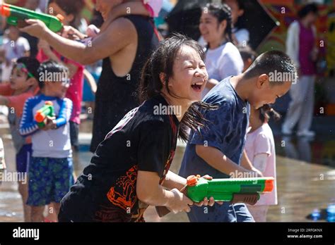 Gamines En Maillot De Bain Banque De Photographies Et Dimages Haute R Solution Alamy