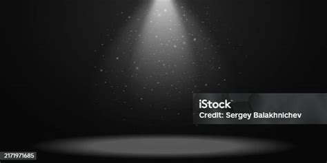 검은 배경에 고립 된 빛나는 입자가있는 스포트라이트 상금 장소 조명 효과 패션쇼를 위한 연단 벡터 일러스트 레이 션 0명에 대한 스톡 벡터 아트 및 기타 이미지 Istock