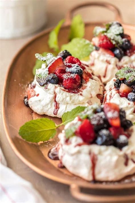 42 Delicious Meringue And Pavlova Dessert Ideas For Your Wedding