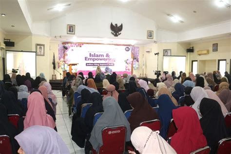 [kabar] Aktivis Demokrasi Mengamputasi Peran Politik Perempuan Muslimah News