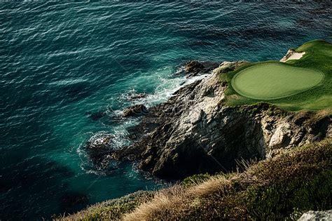 절벽 가장자리에 골프 코스