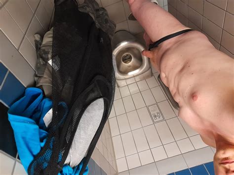 Street Hooker On Public Rest Area Toilet Breitbein Nude Pics Xhamster