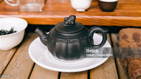 의식 중국 찻주전자 양조 차 클로즈업입니다 차를 양조에 대 한 Ysin 찰 흙에서 구를 둣 주걱 중국차와 중국 전통 0명에 대한 스톡 사진 및 기타 이미지 Istock