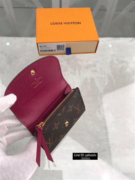 Louis Vuitton Lv路易威登 M41939 特別介紹 海外特供（專櫃貨）小巧玲瓏卻極為實用，此款多彩信封式零錢包是現代女性都市生活
