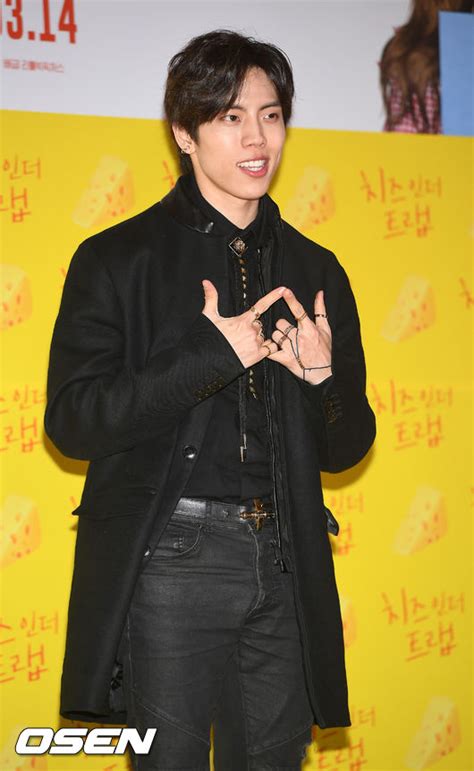 사진 인피니트 동우 카리스마 넘치는 포즈