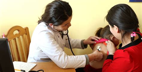 Дүүргүүдийн “Хүүхдийн кабинет” уртасгасан цагаар ажиллаж эмч нар утсаар зөвлөгөө өгч байна