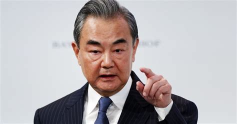 中왕이 “한중일 국민 머리 염색·코 성형해도 서양인 될 수 없어”