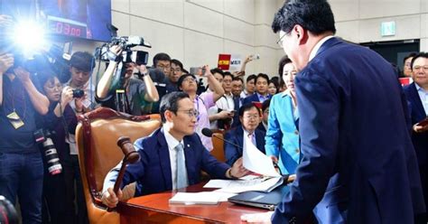 정개특위 선거제 개편안 의결한국당 반발 청문회 보이콧도